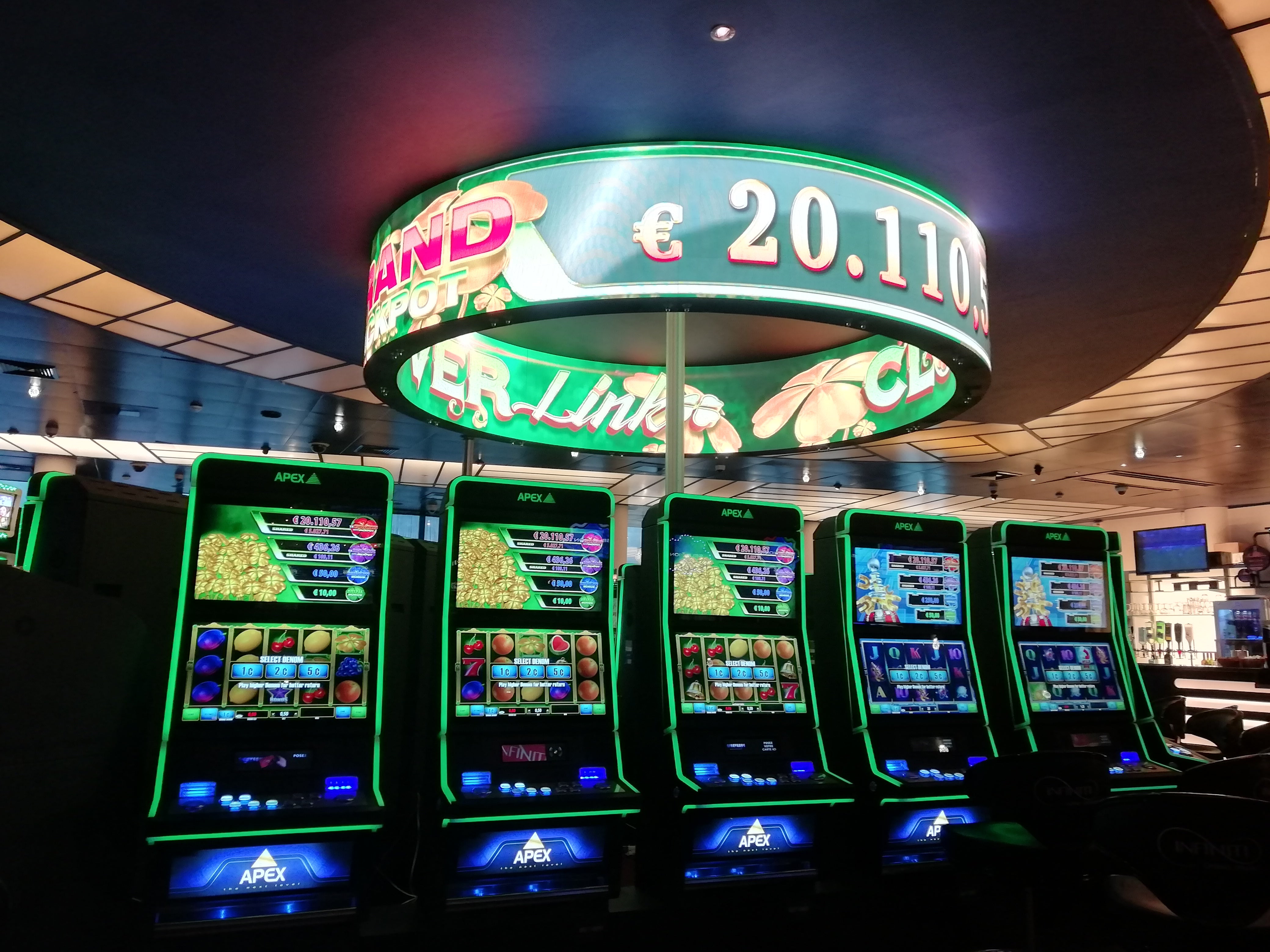 Brightlink’s HD Small Pitch LED Round Hanging Digital signage board in